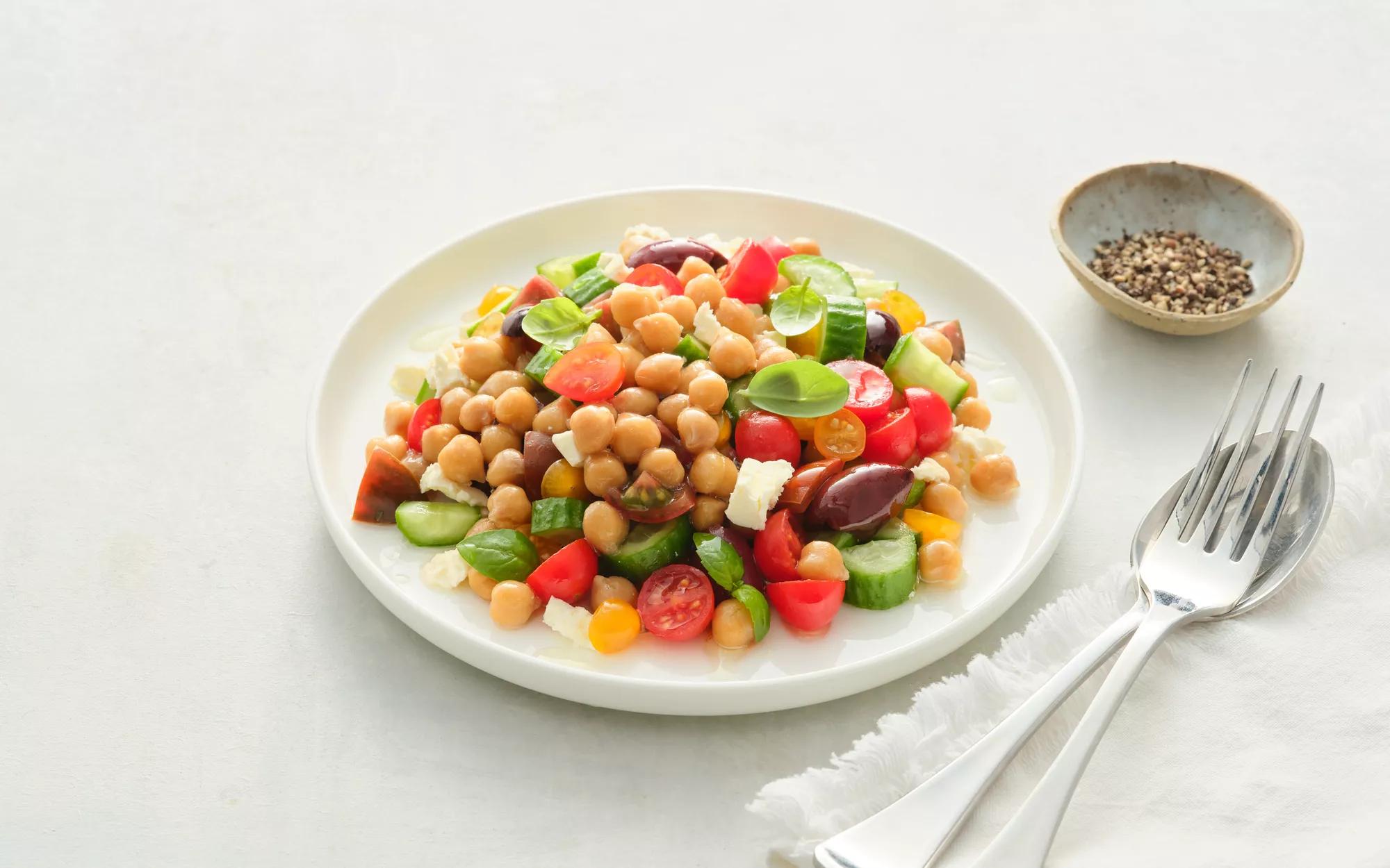 Greek Style Salad with Chick Peas | Leggo's